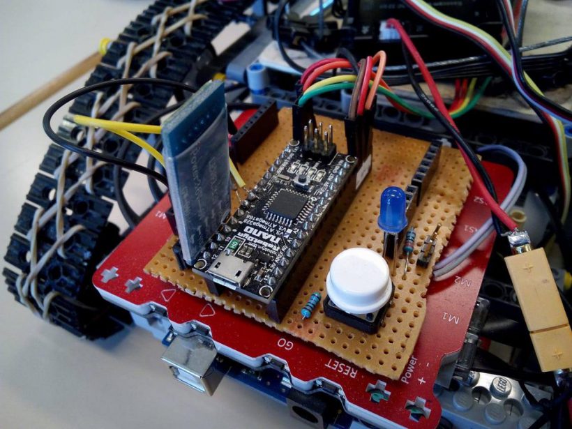 Remotely controlled all-terrain robot equipped with a stabilizer ...